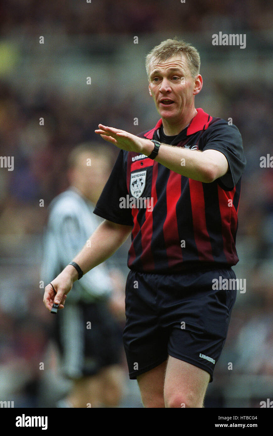 GRAHAM POLL PREMIER LEAGUE REFEREE 17 April 1999 Stock Photo - Alamy