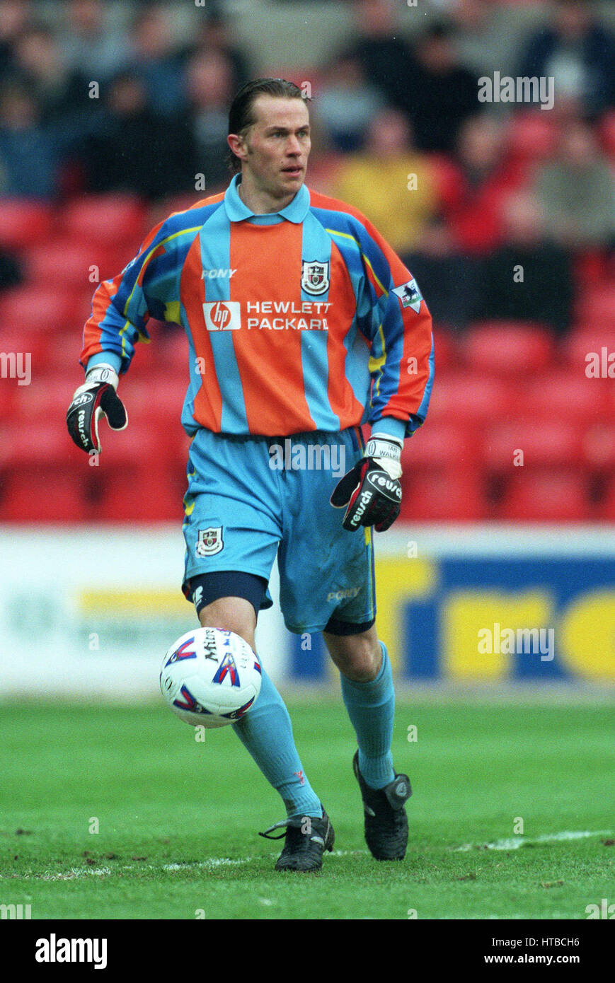 IAN WALKER TOTTENHAM HOTSPUR FC 17 April 1999 Stock Photo - Alamy