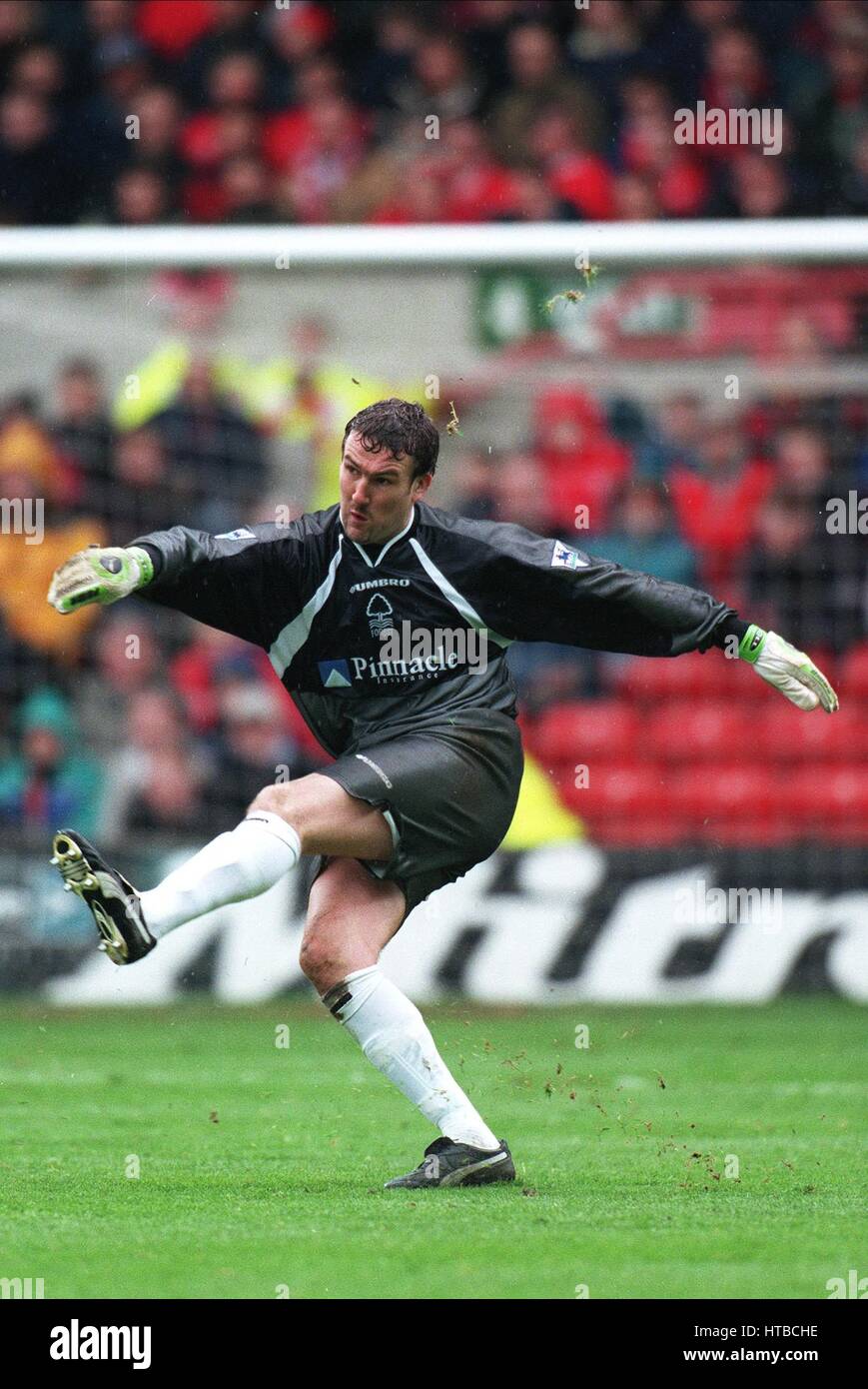 MARK CROSSLEY NOTTINGHAM FOREST FC 17 April 1999 Stock Photo - Alamy