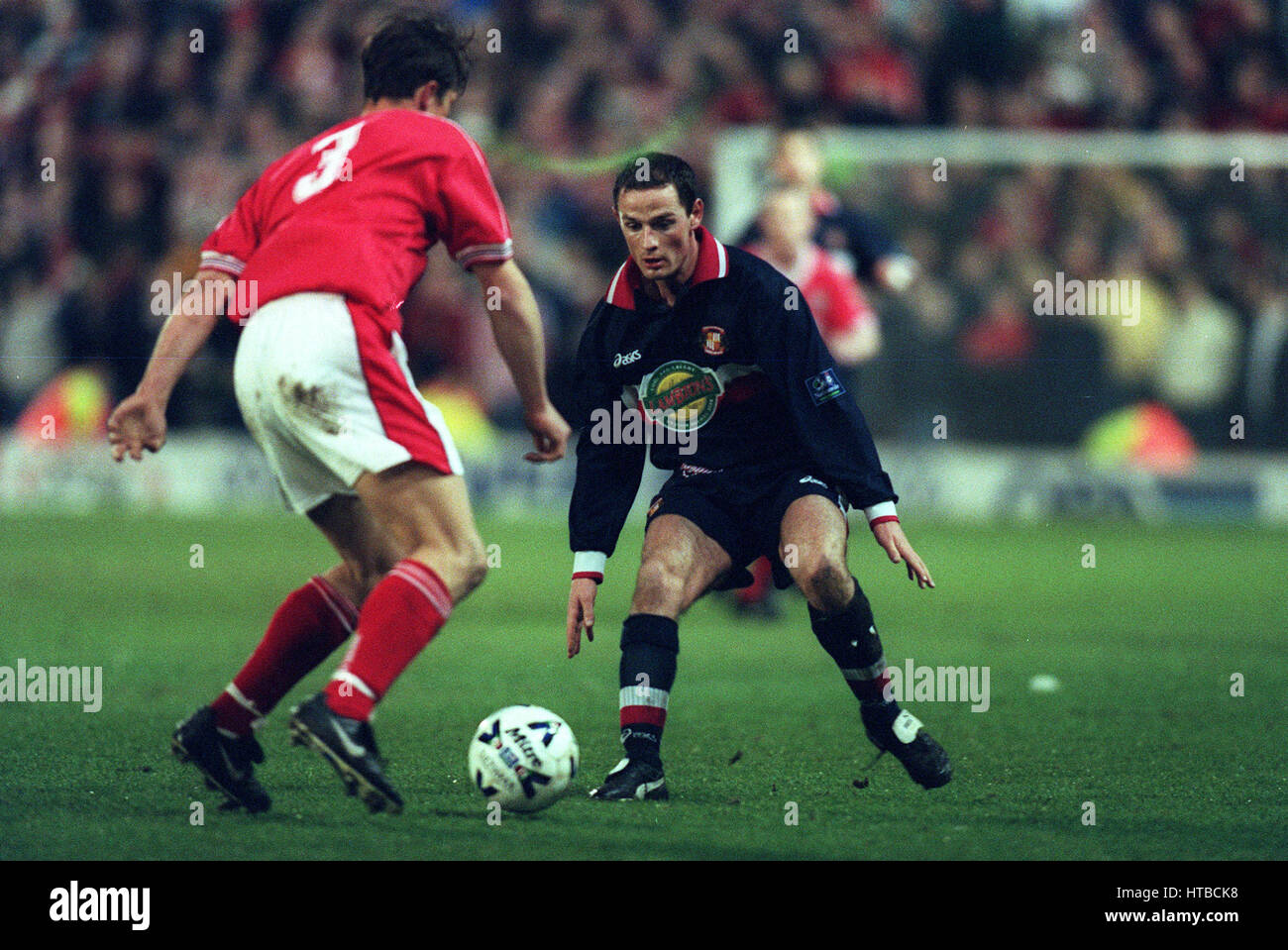 ALLAN JOHNSTON ARJAN DE ZEEUW BARNSLEY V SUNDERLAND 16 April 1999 Stock ...