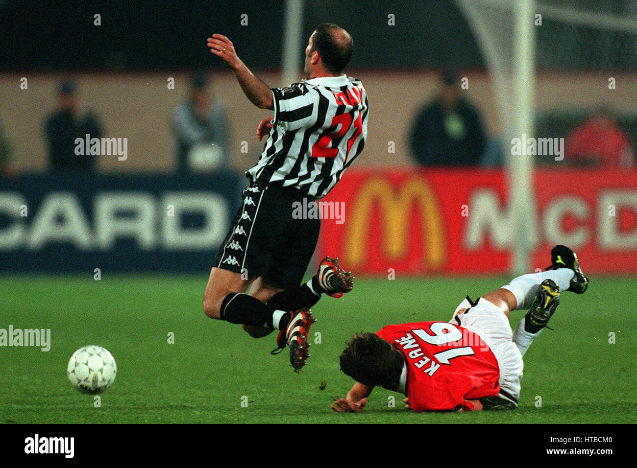 ROY KEANE & ZINEDINE ZIDANE JUVENTUS V MANCHESTER UNITED 21 April 1999 ...