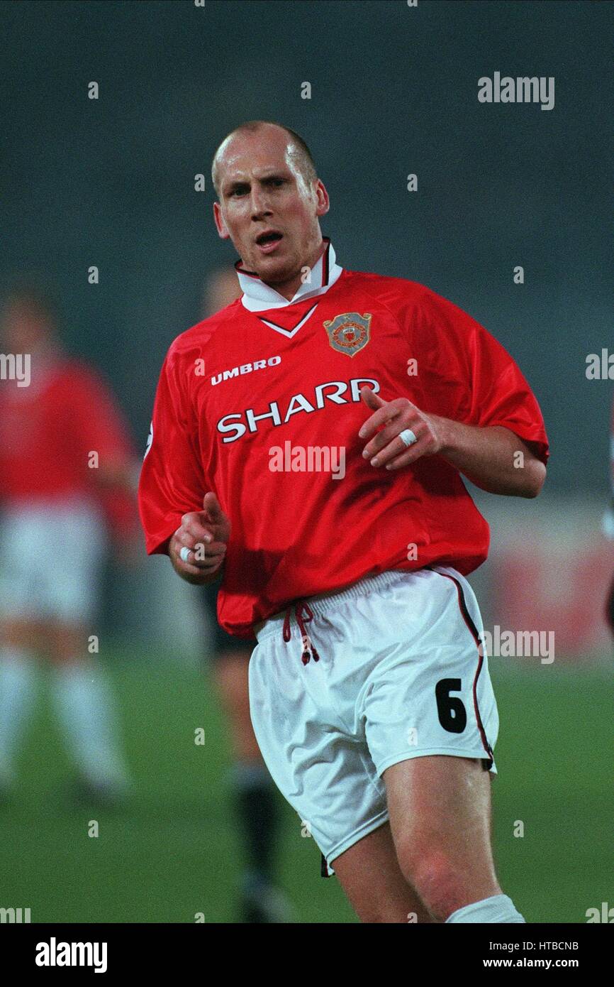 JAAP STAM MANCHESTER UNITED FC 21 April 1999 Stock Photo - Alamy