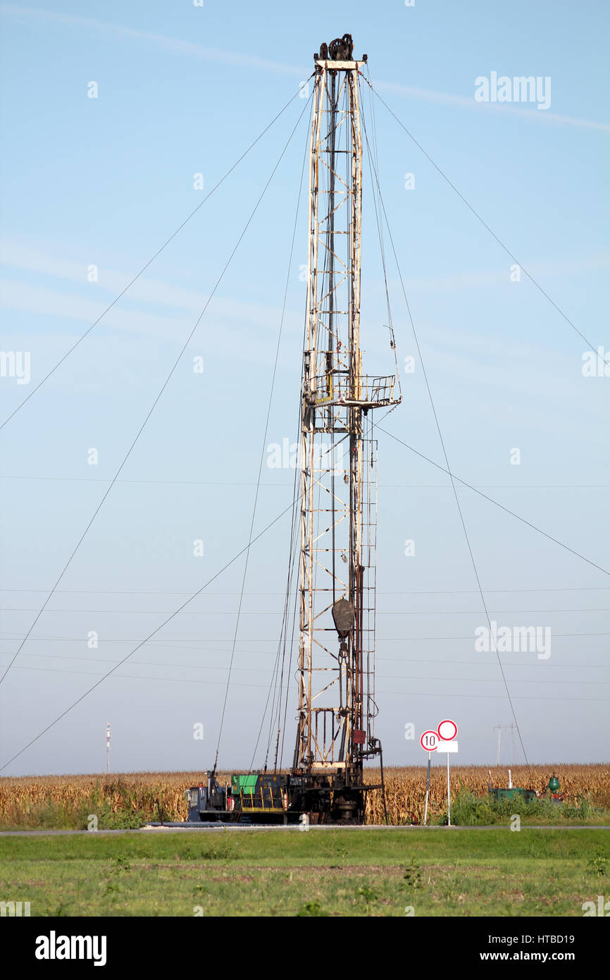 land oil drilling rig heavy industry Stock Photo - Alamy