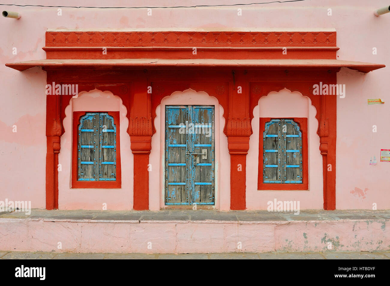 India Rajashan red window Stock Photo - Alamy