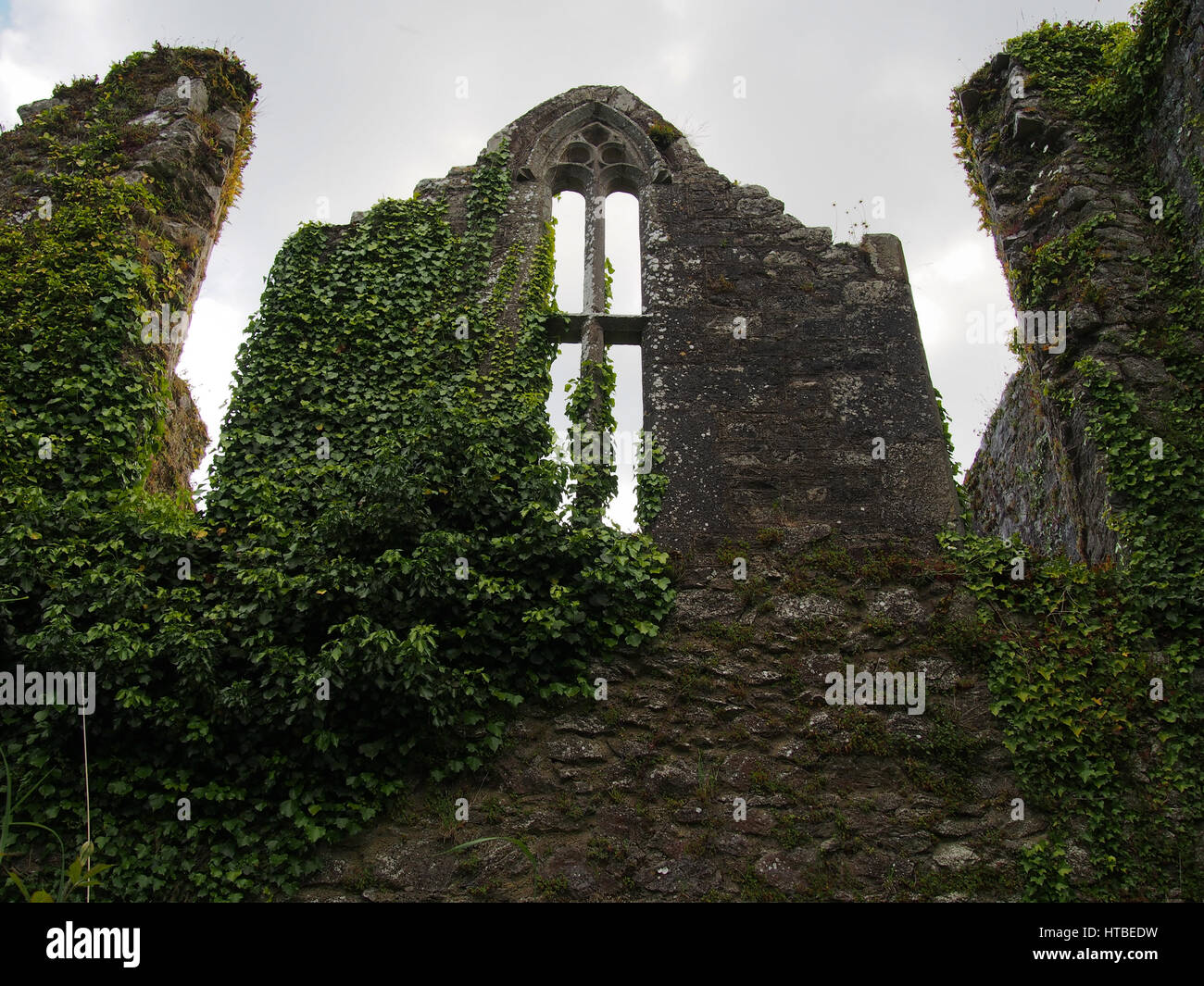 Window of ruins hi-res stock photography and images - Alamy