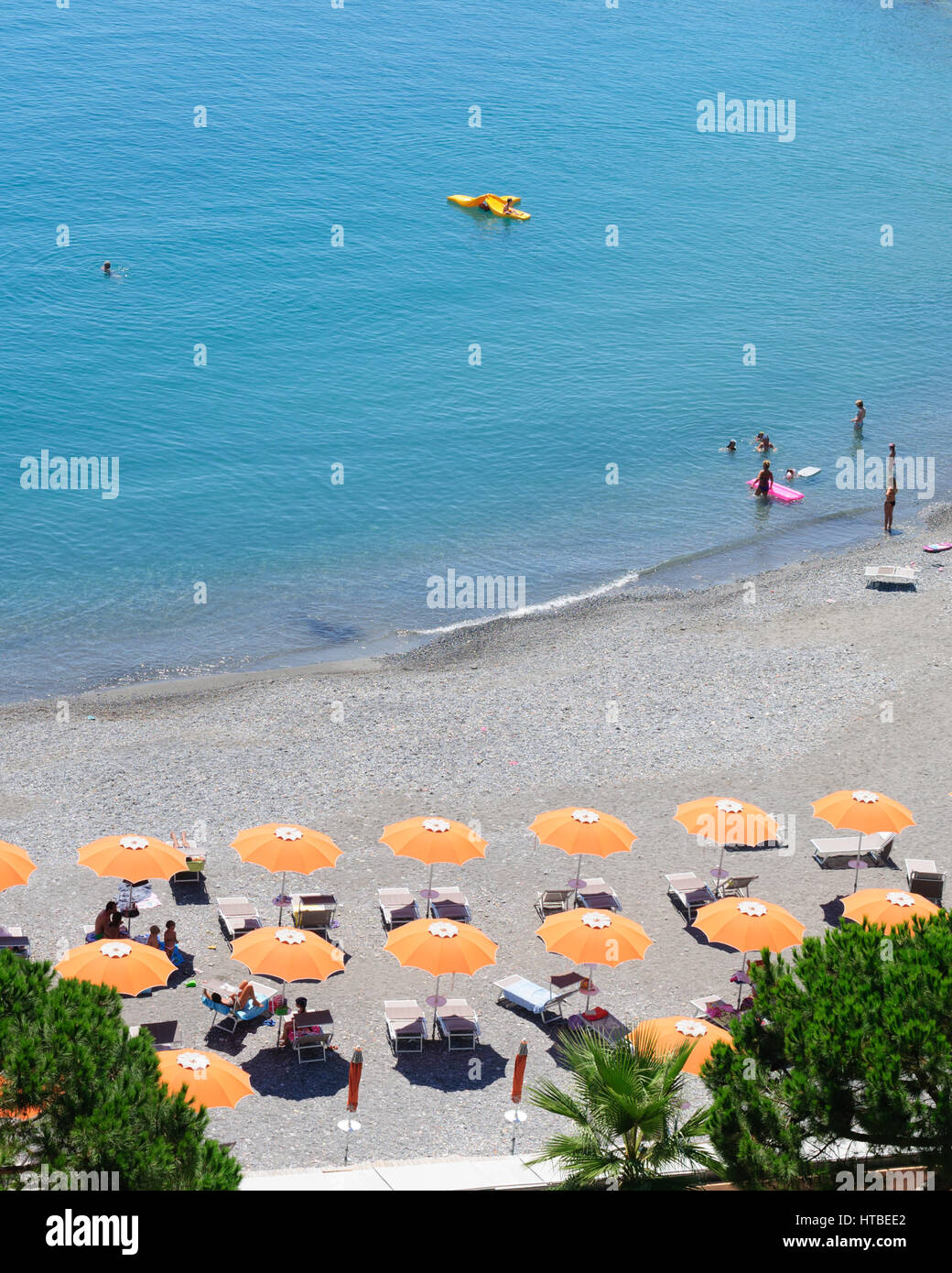 Beachgoers hi-res stock photography and images - Alamy