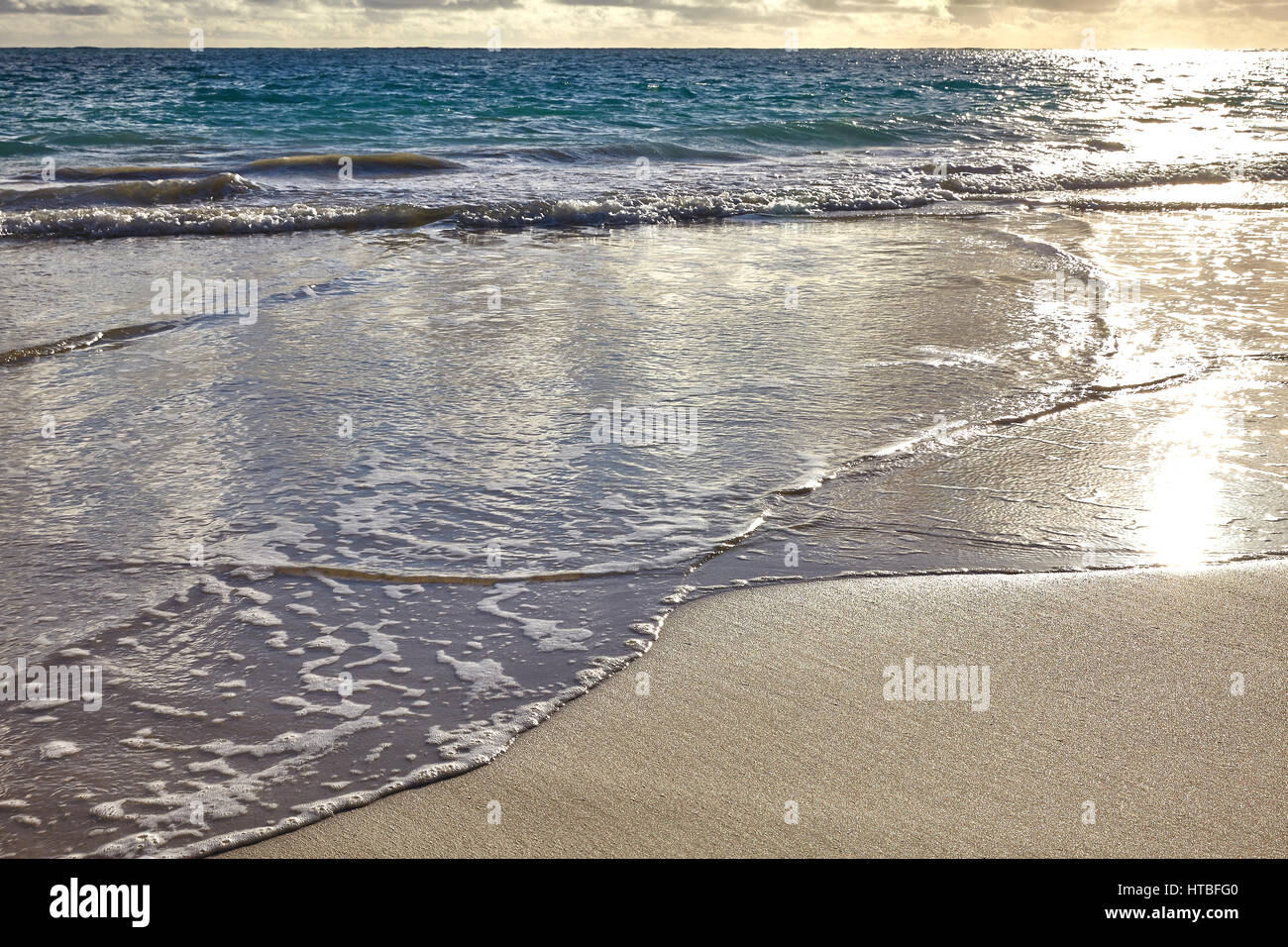 Waves on sandy shore hi-res stock photography and images - Alamy