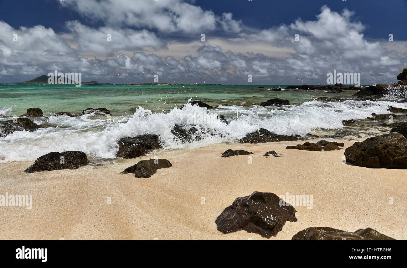 Tropical island sandy beach shoreline surf Stock Photo - Alamy