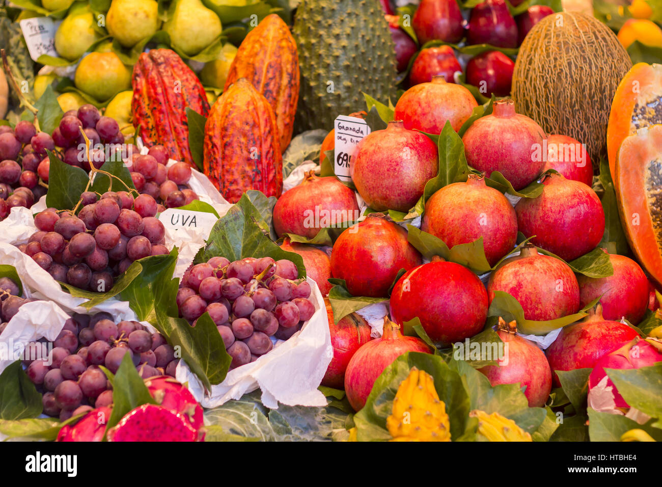 Pile various fruits vegetables hi-res stock photography and images - Alamy