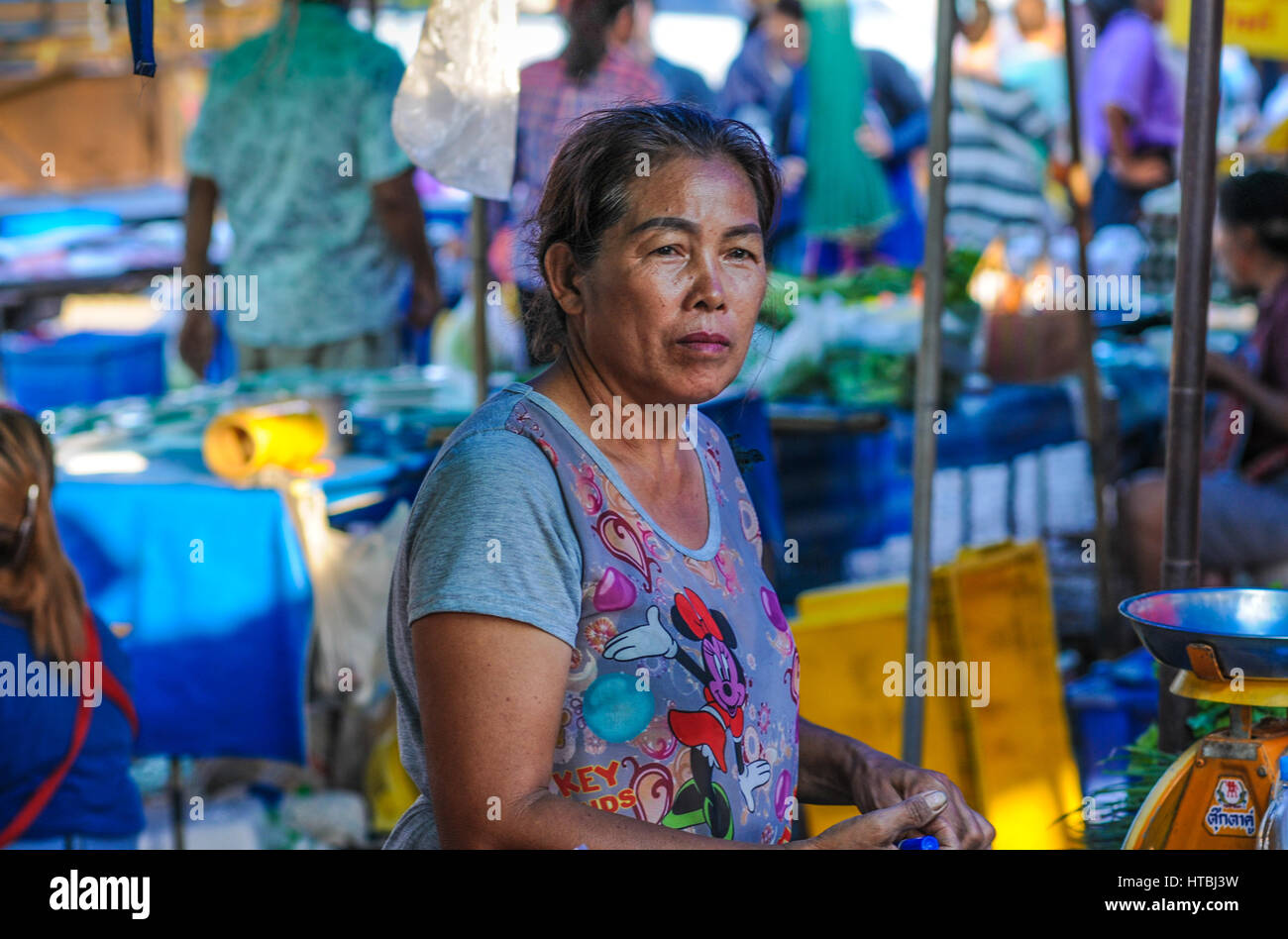 Thai lady in a Thailand food market Stock Photo - Alamy