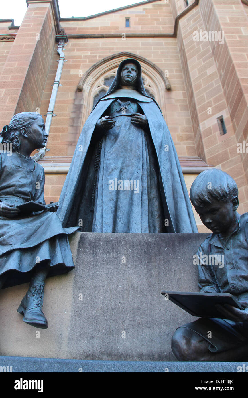 Statues in front of the St Mary's cathedral in Sydney (Australia Stock ...