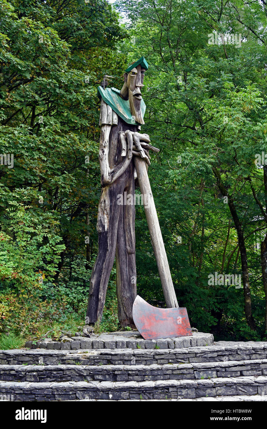"Ancient Forester II" outdoor sculpture by David Kemp. Grizedale Forest ...