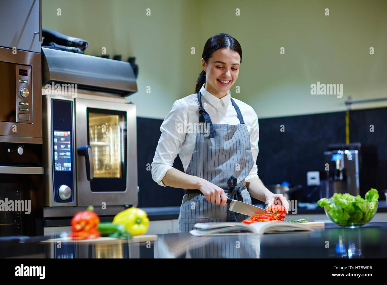 Apprentice trainee chef hi-res stock photography and images - Alamy