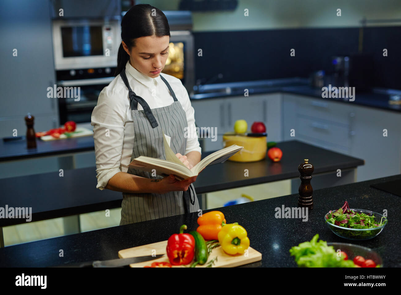 Reading recipe hi-res stock photography and images - Alamy