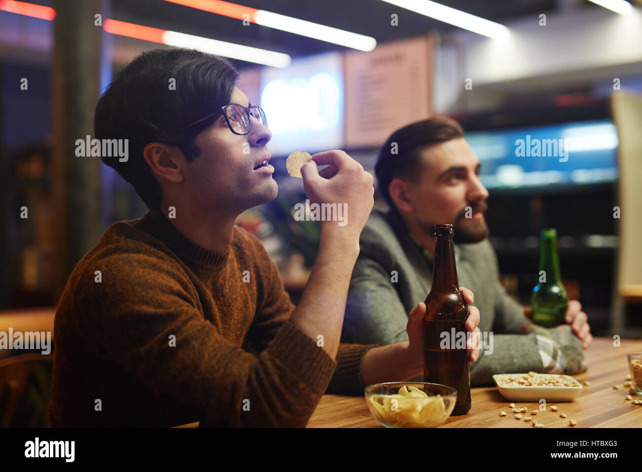 Man eating at football match hi-res stock photography and images - Alamy