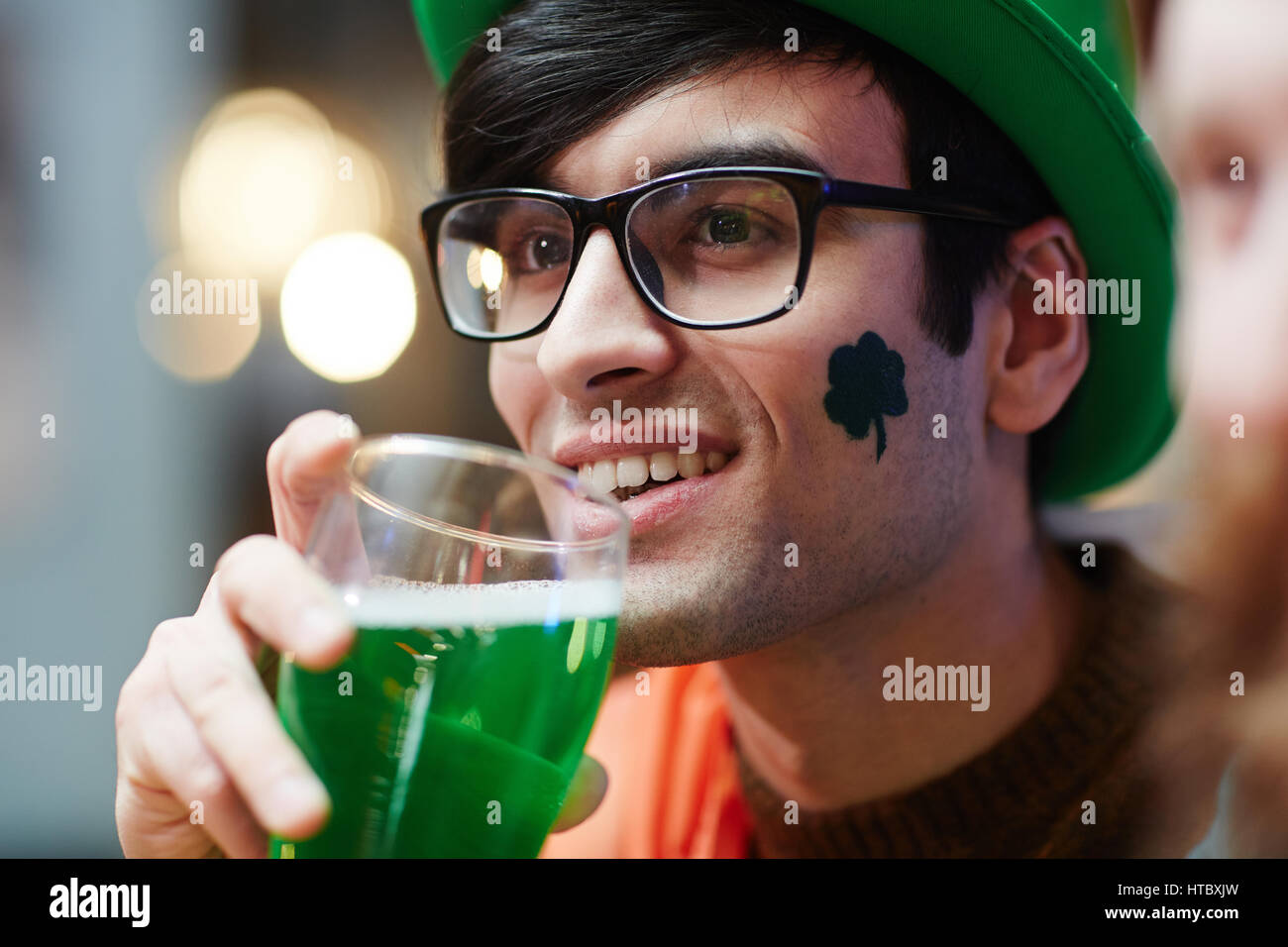 Young irish drinking hi-res stock photography and images - Alamy
