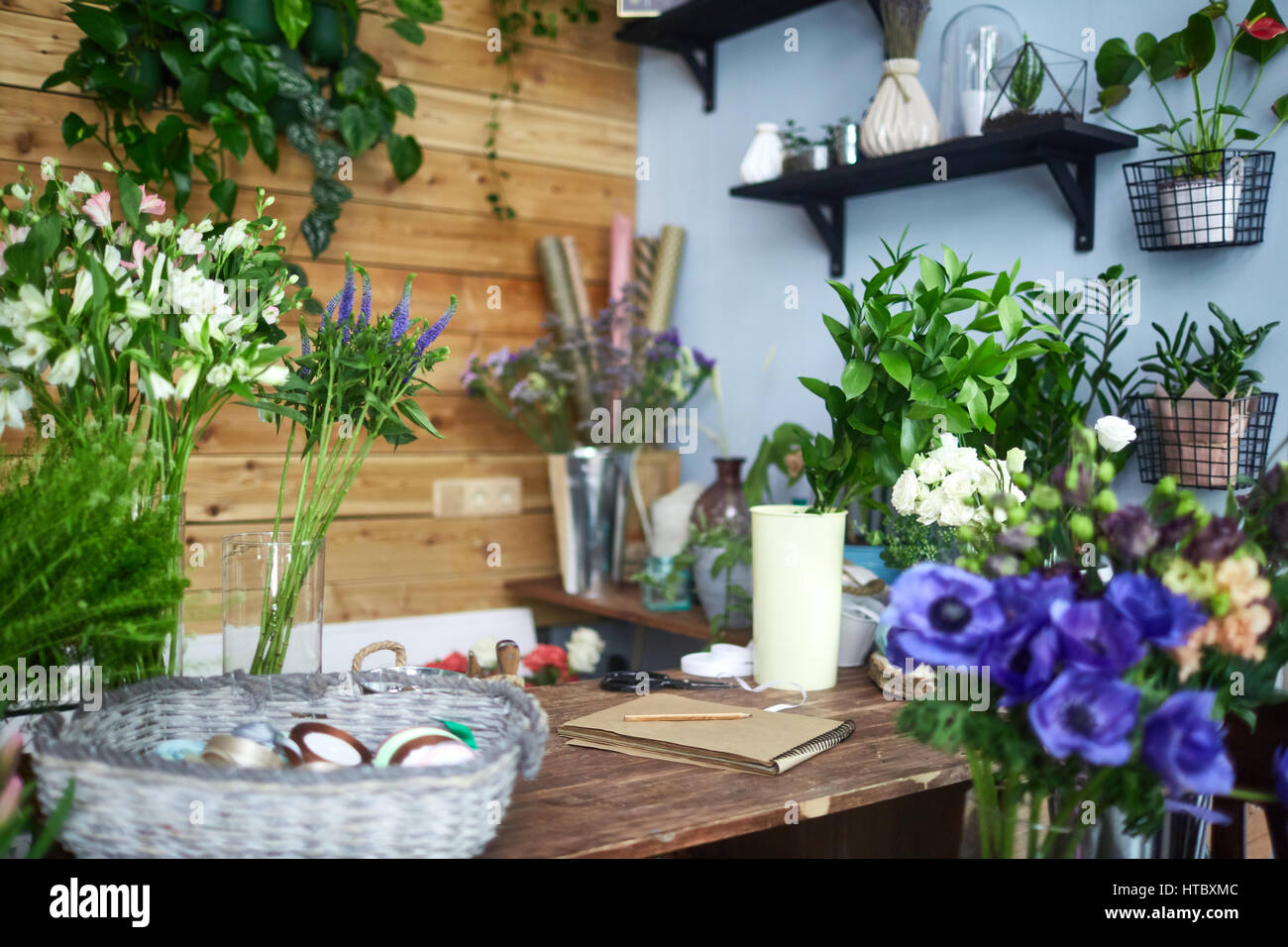 Empty workplace of florist in small shop Stock Photo - Alamy