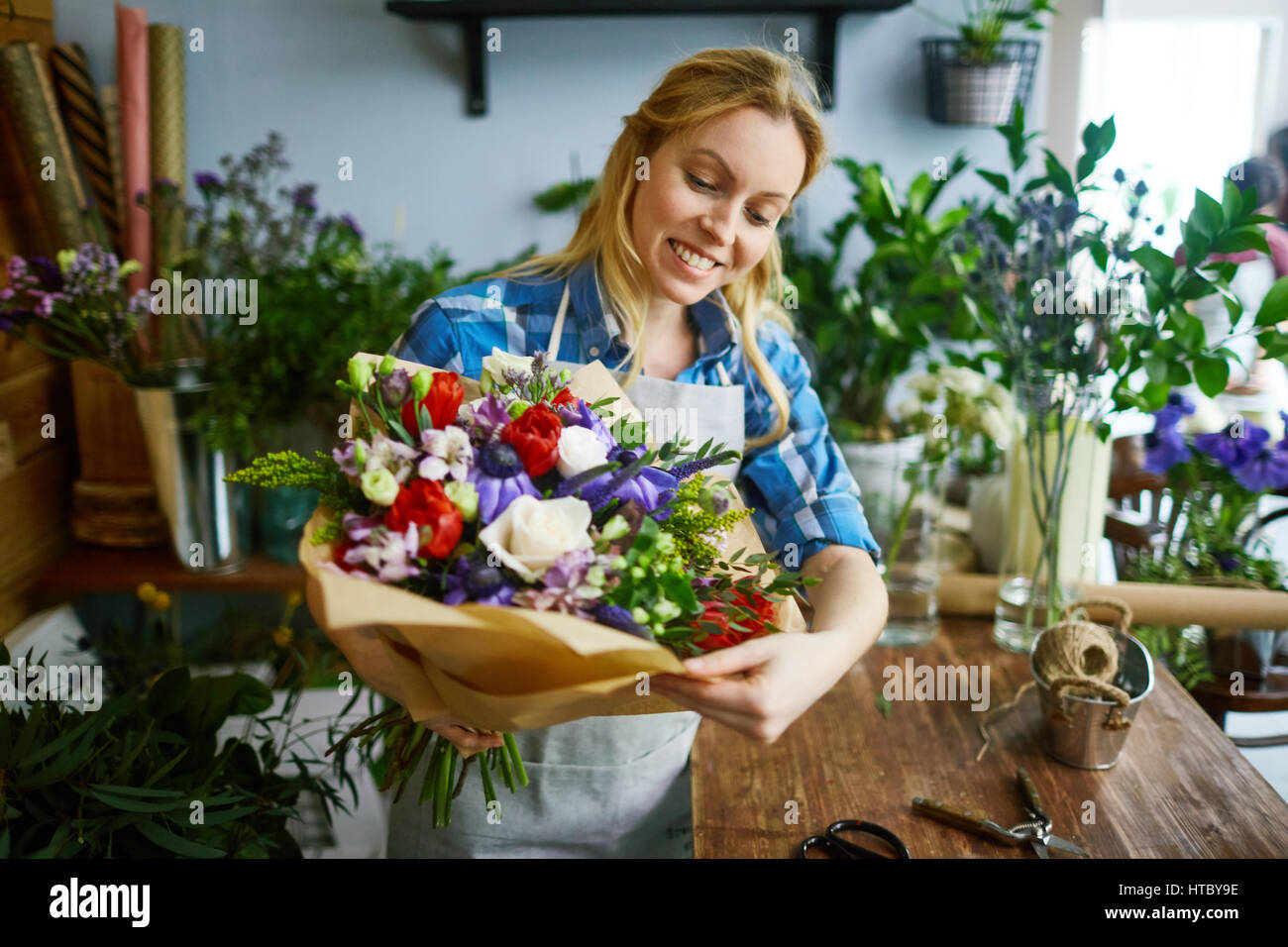 Happy florist with beautiful bouquet Stock Photo - Alamy