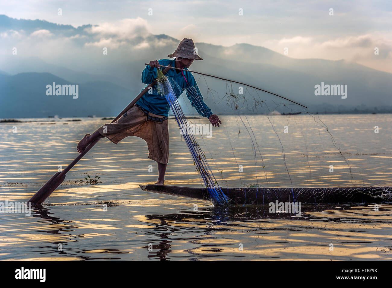 Myanmar (ex Birmanie). Inle lake. Shan state. Fishermen Intha, Inle ...