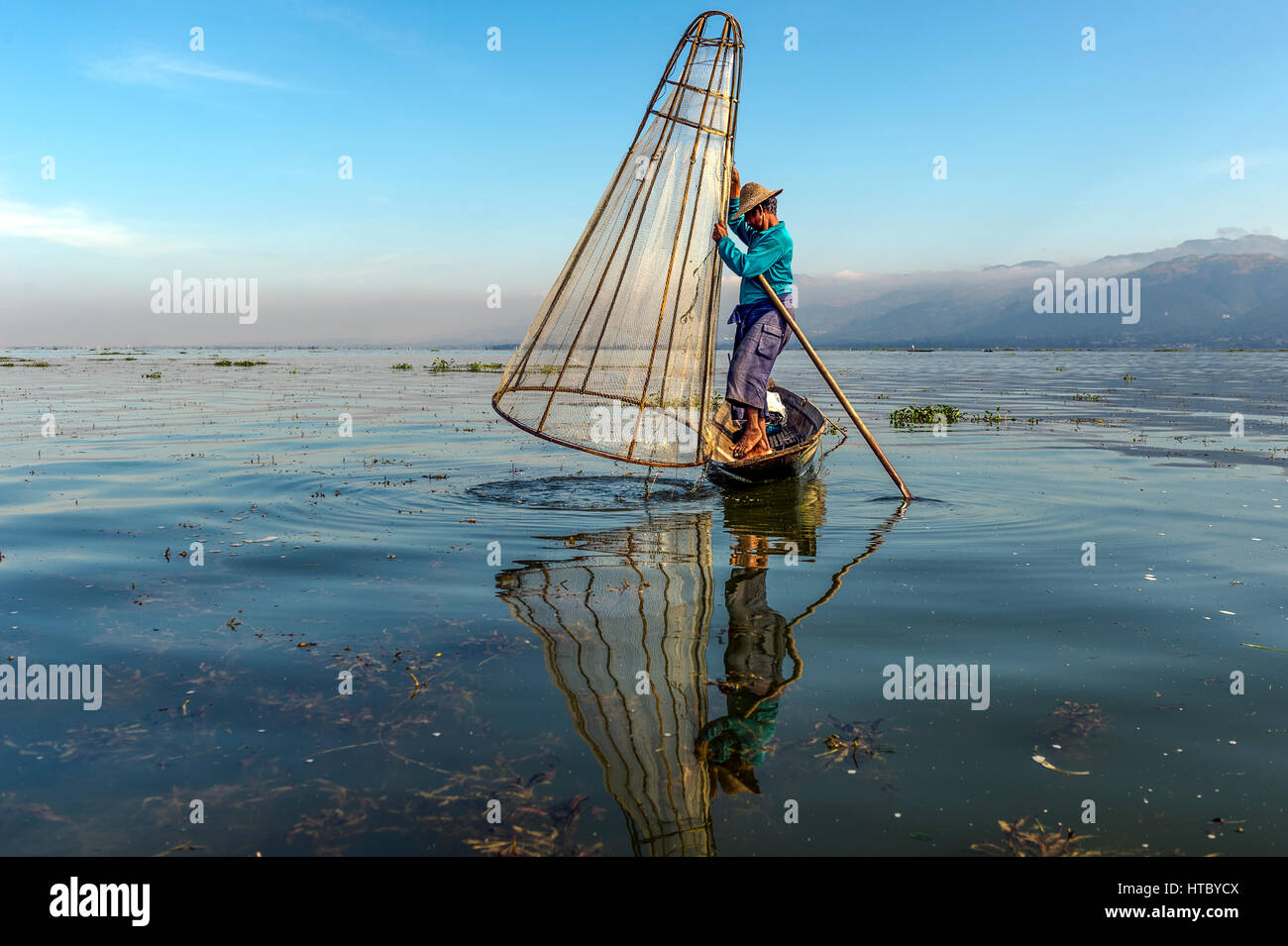 Myanmar (ex Birmanie). Inle lake. Shan state. Fishermen Intha, Inle ...