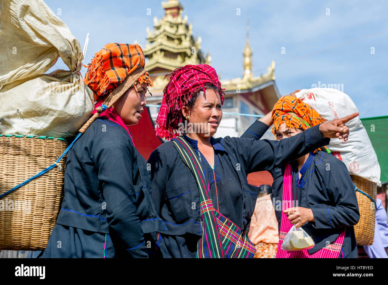 Myanmar (ex Birmanie). Inle lake. Shan state. Market day in the village ...
