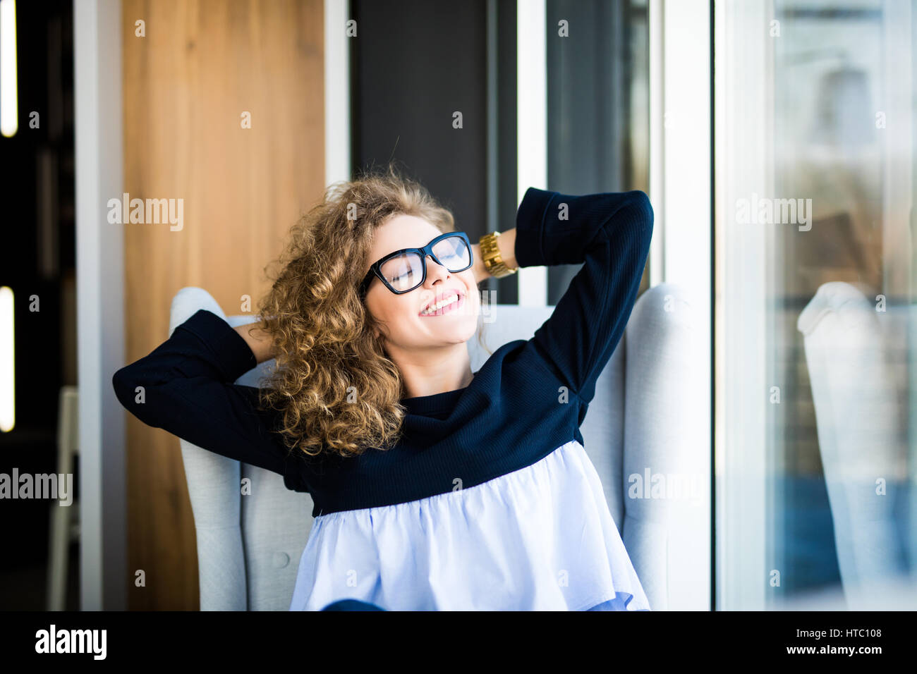 Business woman relaxing working at office desk laid back resting on ...
