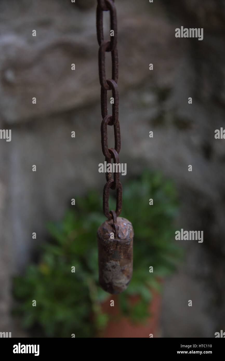 Wrought iron chain hi-res stock photography and images - Alamy