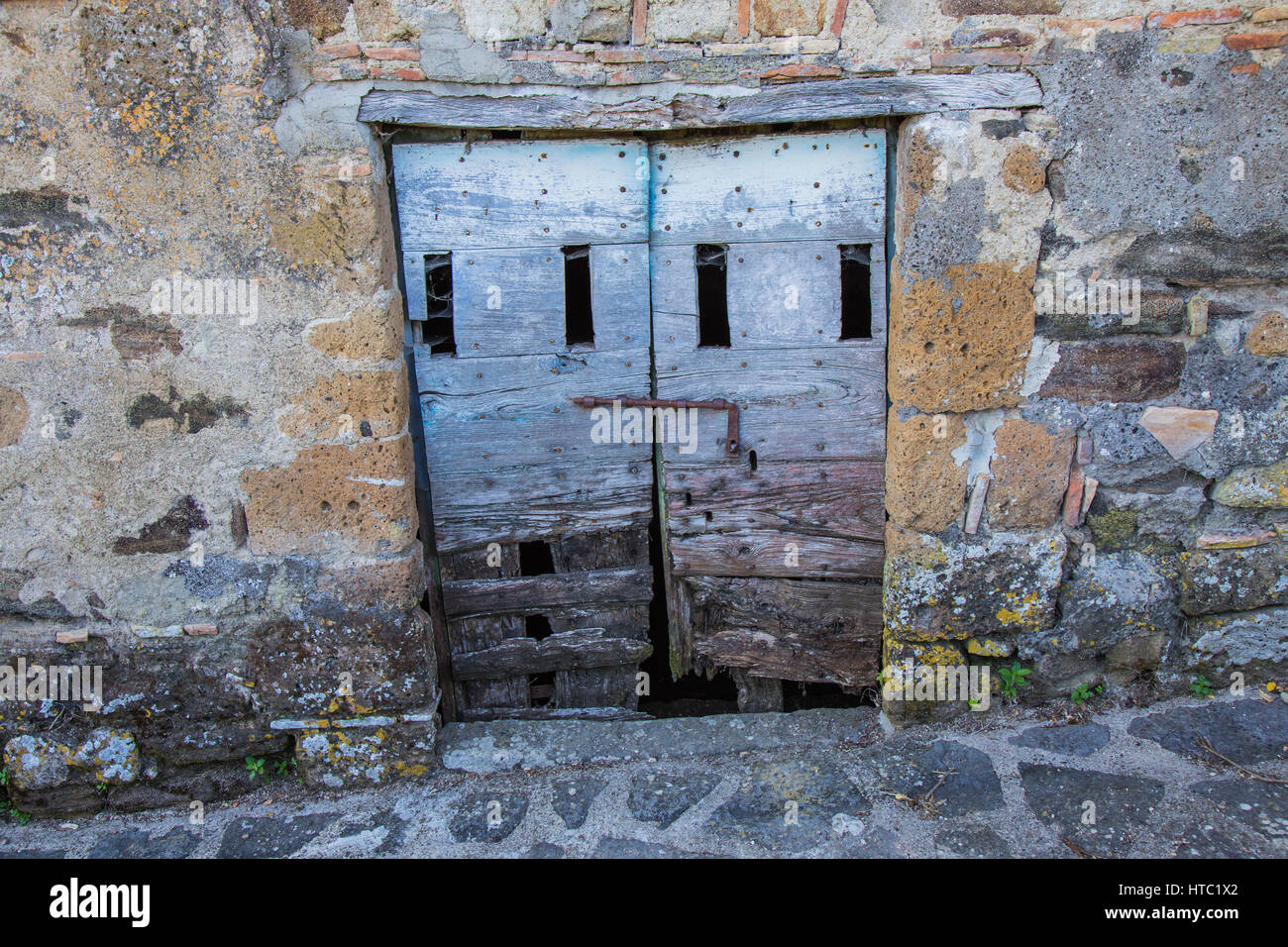 Damp cellar wall hi-res stock photography and images - Alamy