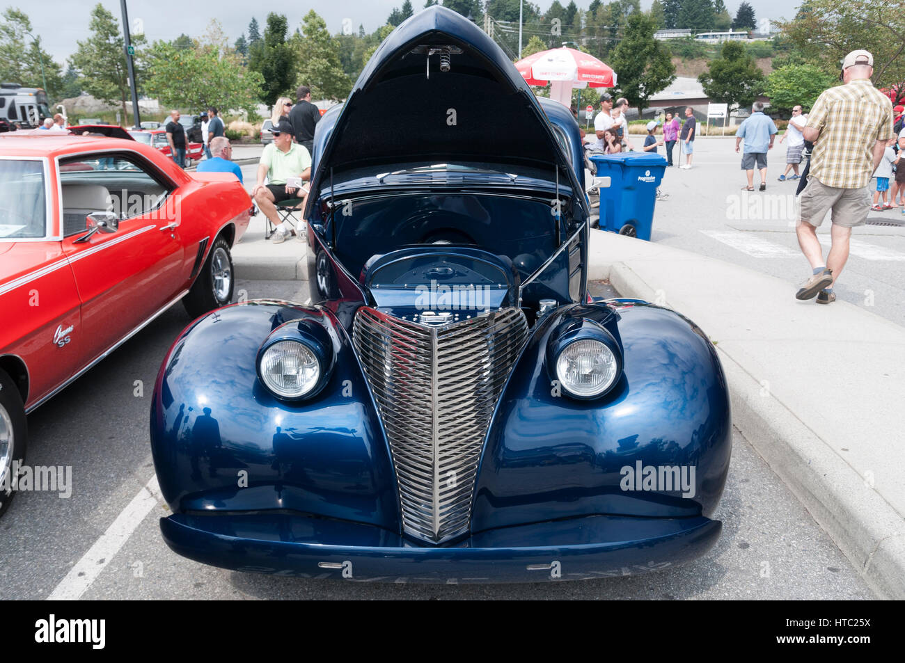 Antique Restored Chevrolet displayed at car show Stock Photo - Alamy