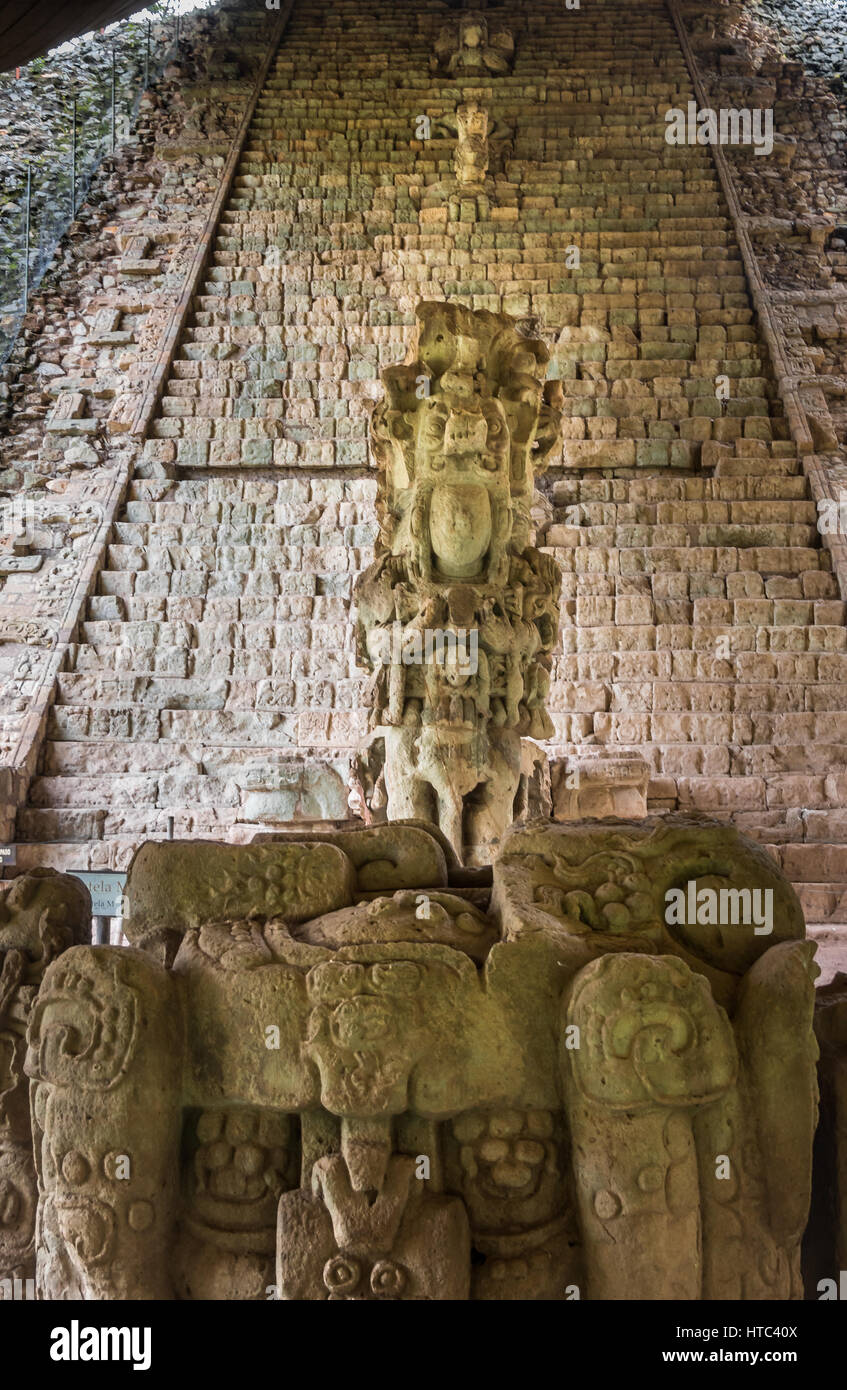 Copan hieroglyphic stairway hi-res stock photography and images - Alamy