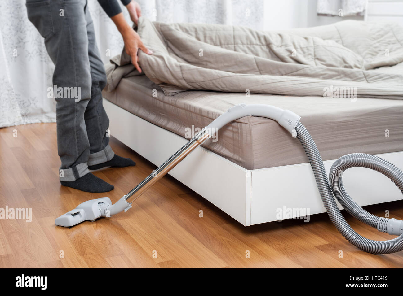 the man cleaning his room with vacuum cleaner Stock Photo - Alamy