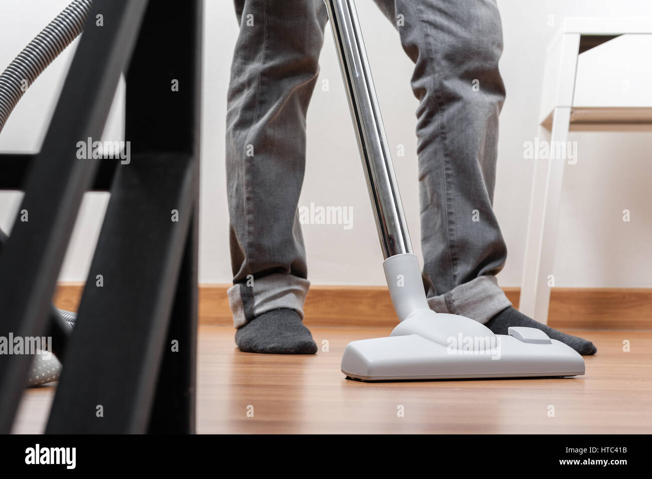 the man cleaning his room with vacuum cleaner Stock Photo - Alamy