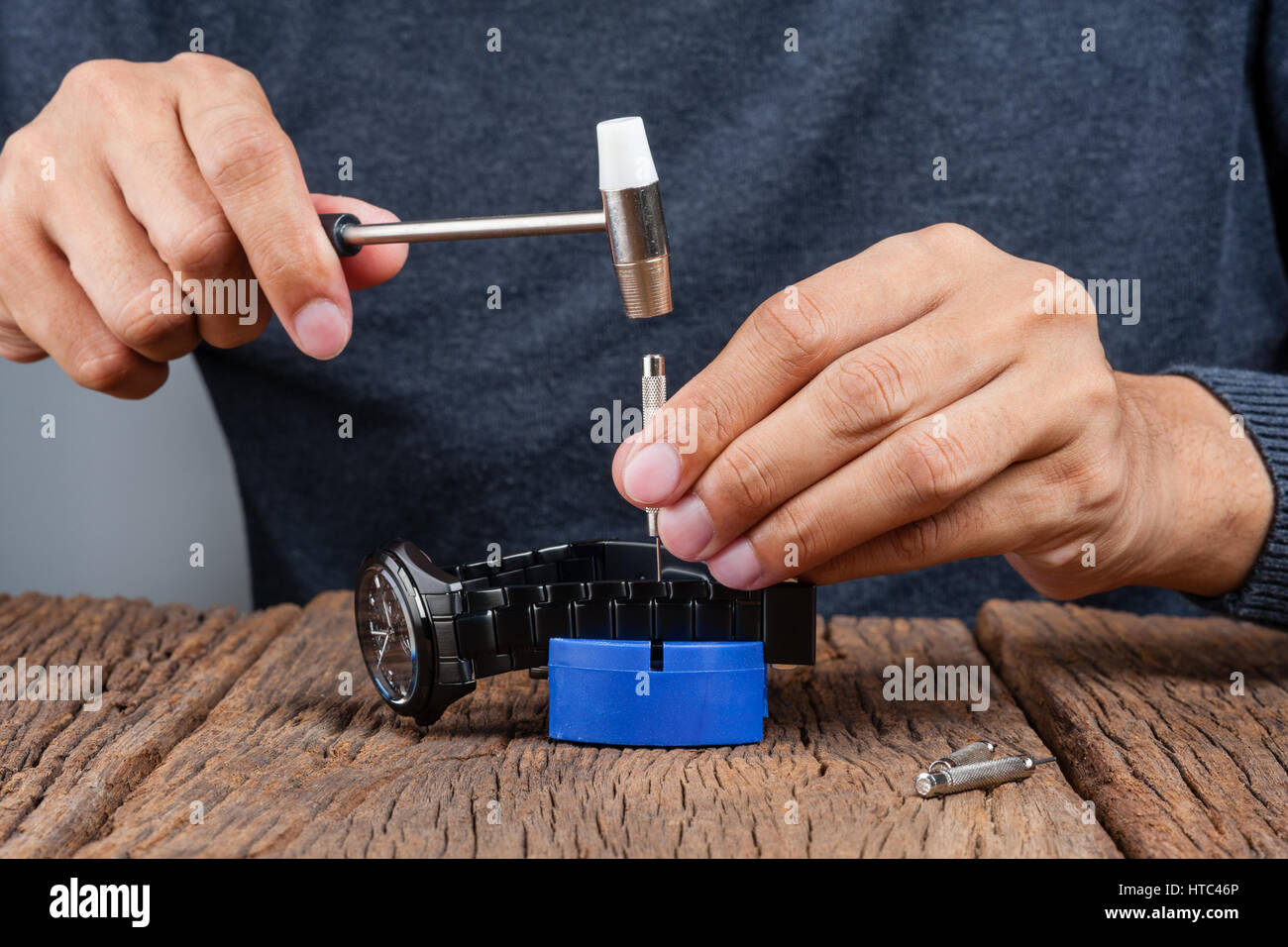 resize a watch band, remove the pin Stock Photo - Alamy