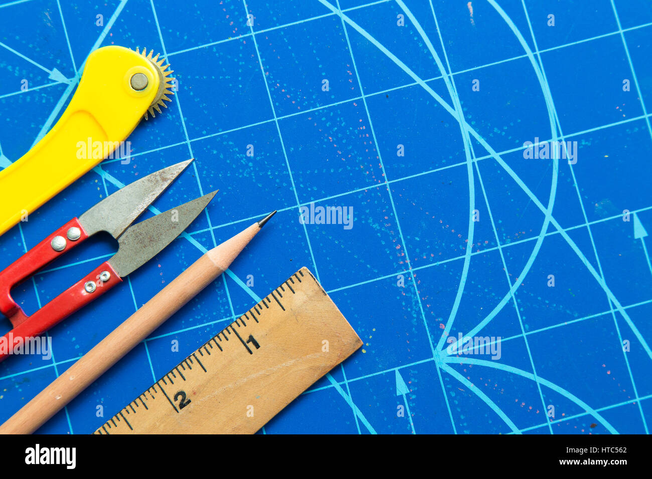 Cutting mat ruler hi-res stock photography and images - Alamy