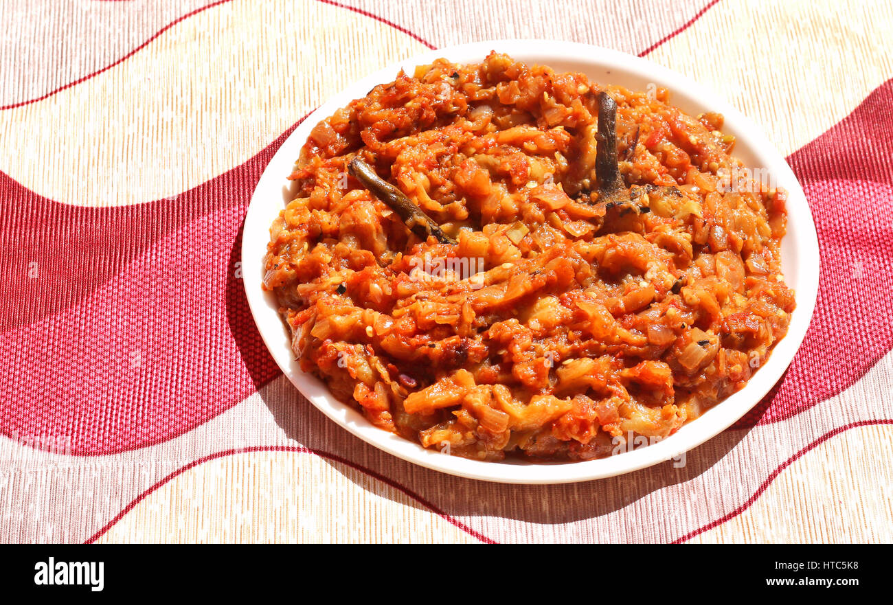 Baingan bharta (spicy eggplant puree Stock Photo - Alamy
