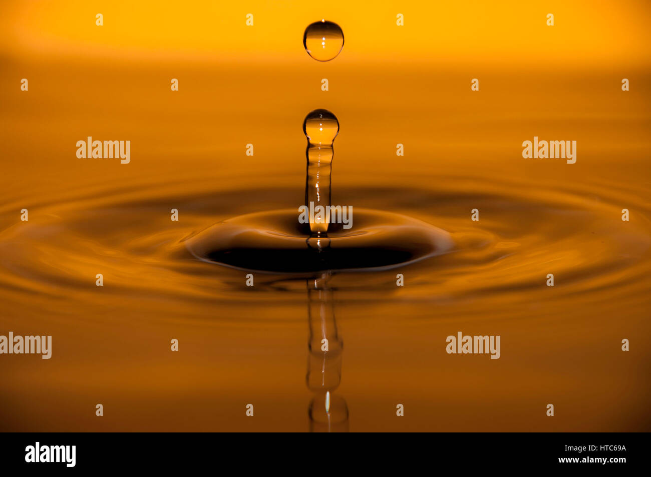 rebound of a water drop Stock Photo - Alamy