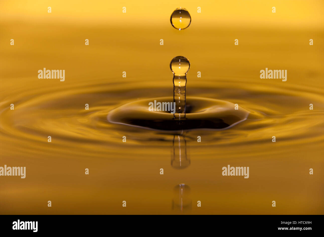 rebound of a water drop Stock Photo - Alamy