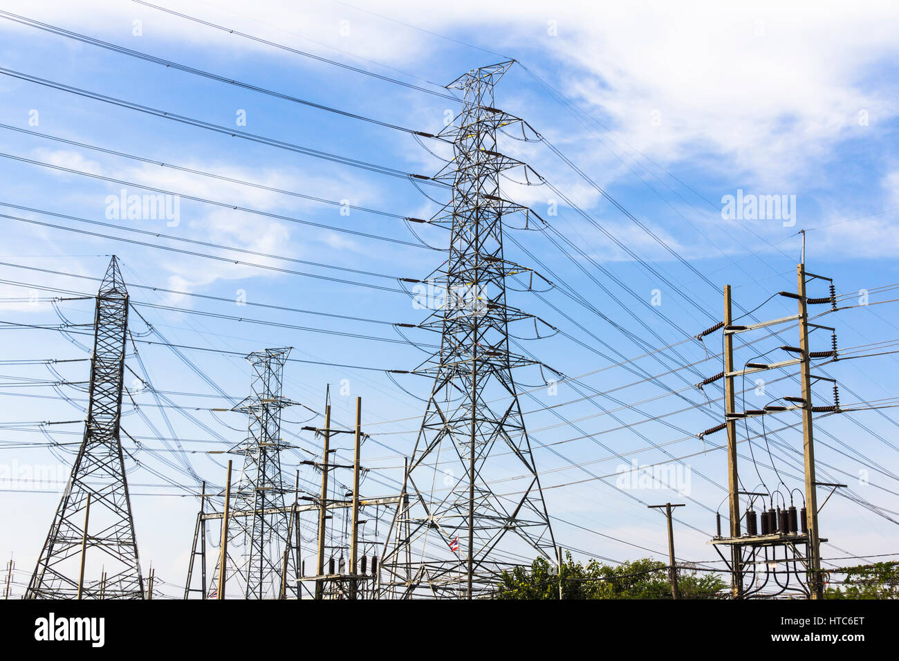 Electricity pylons hi-res stock photography and images - Alamy