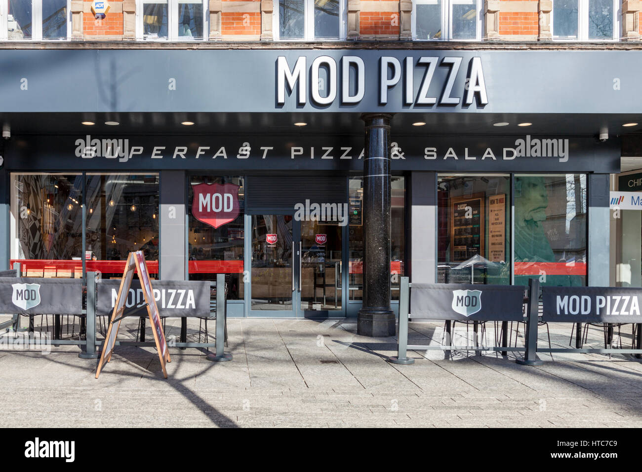 Mod pizza hi-res stock photography and images - Alamy