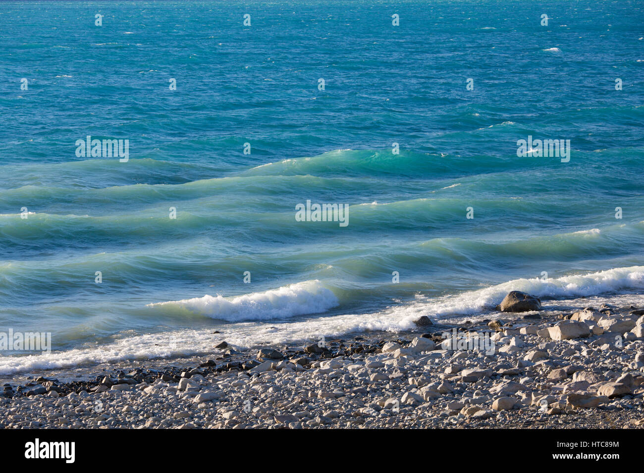 Waves breaking on rocky shore hi-res stock photography and images - Alamy
