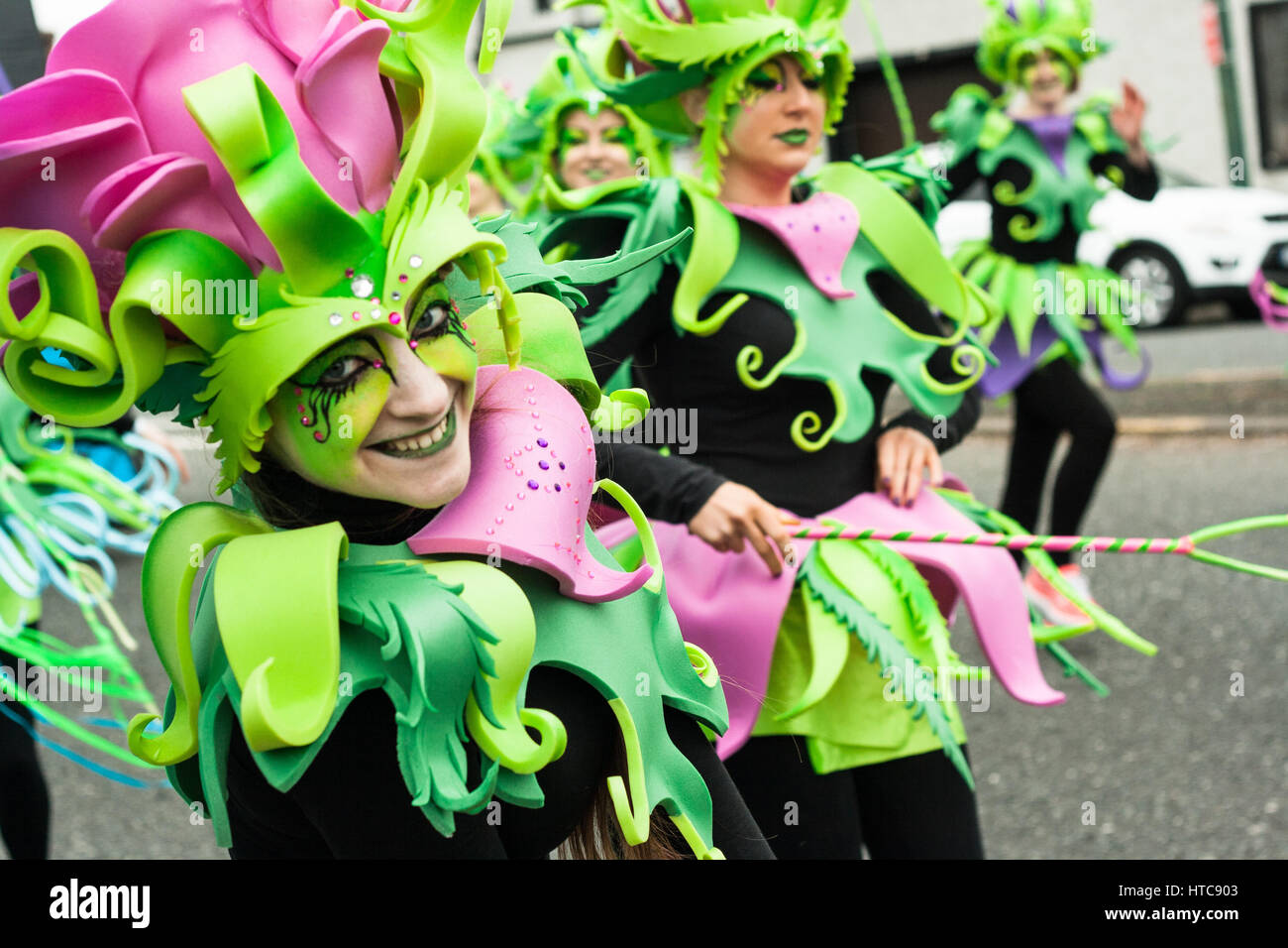 Parade of girls hi-res stock photography and images - Alamy