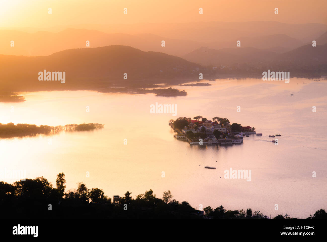 Evening view across Lake Pichola to the Aravalli Hills from Machla ...