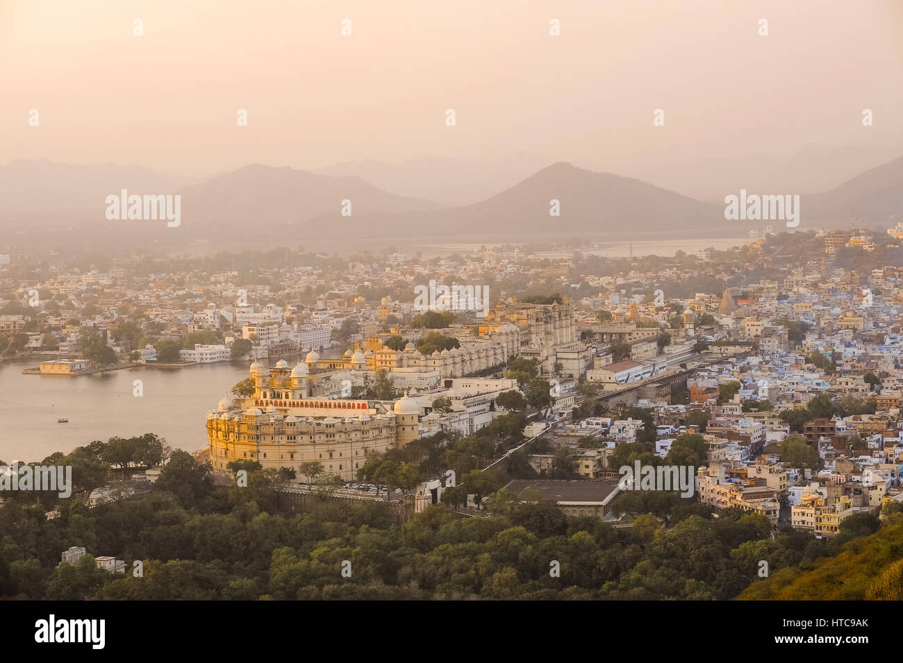 View across Lake Pichola and the City Palace from Machla Magra (Fish ...