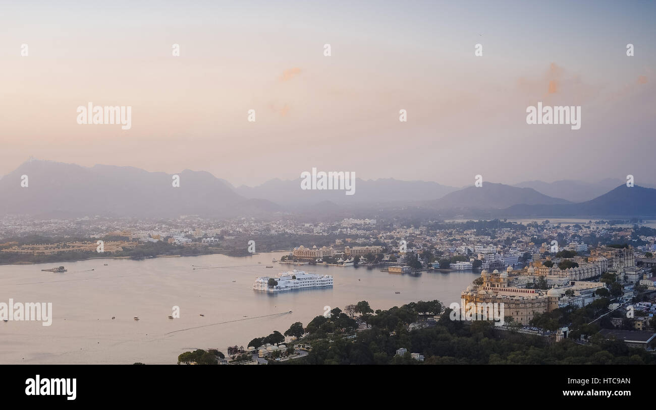 View across Lake Pichola and the City Palace from Machla Magra (Fish ...