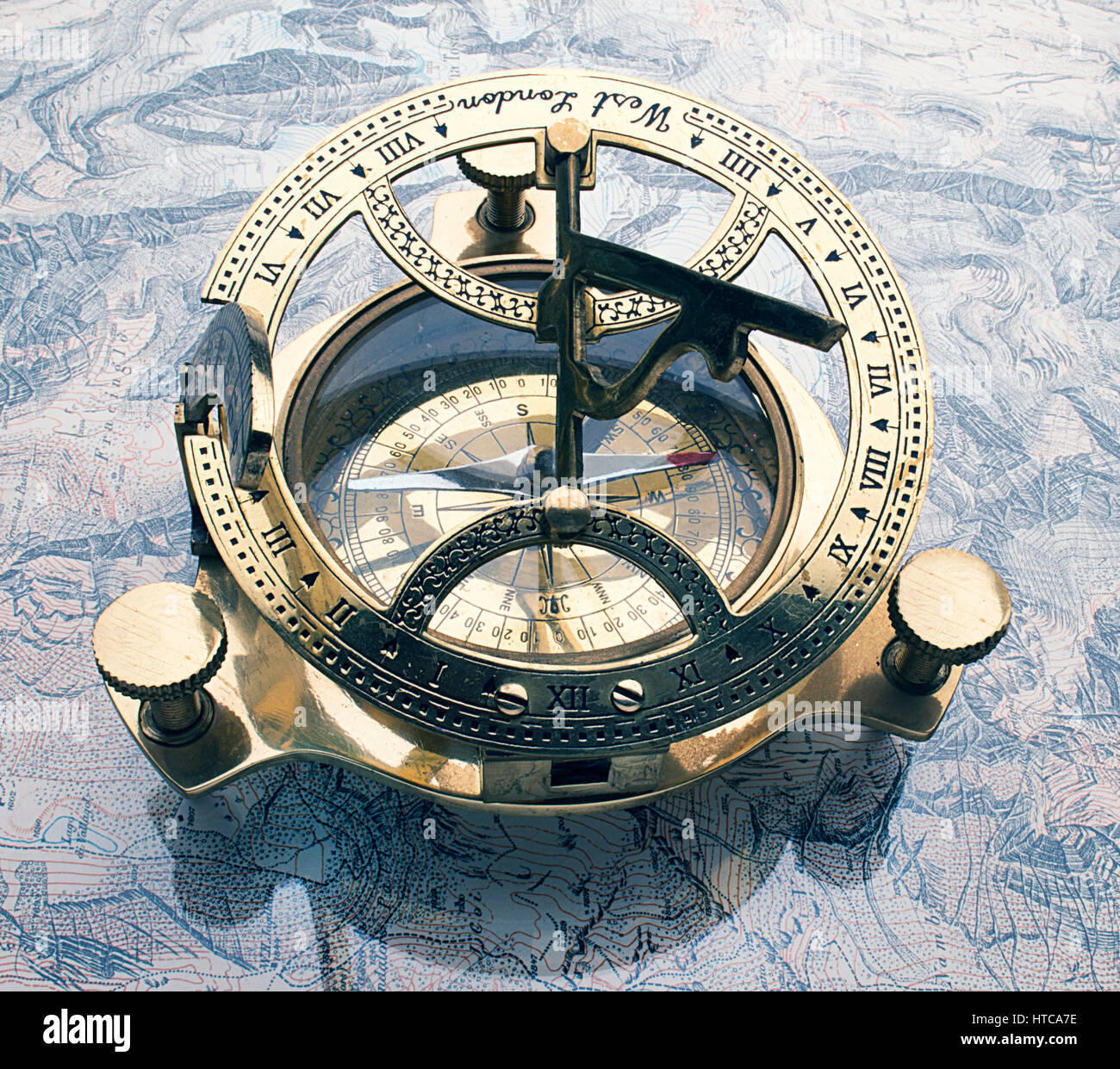 Compass and sundial hi-res stock photography and images - Alamy