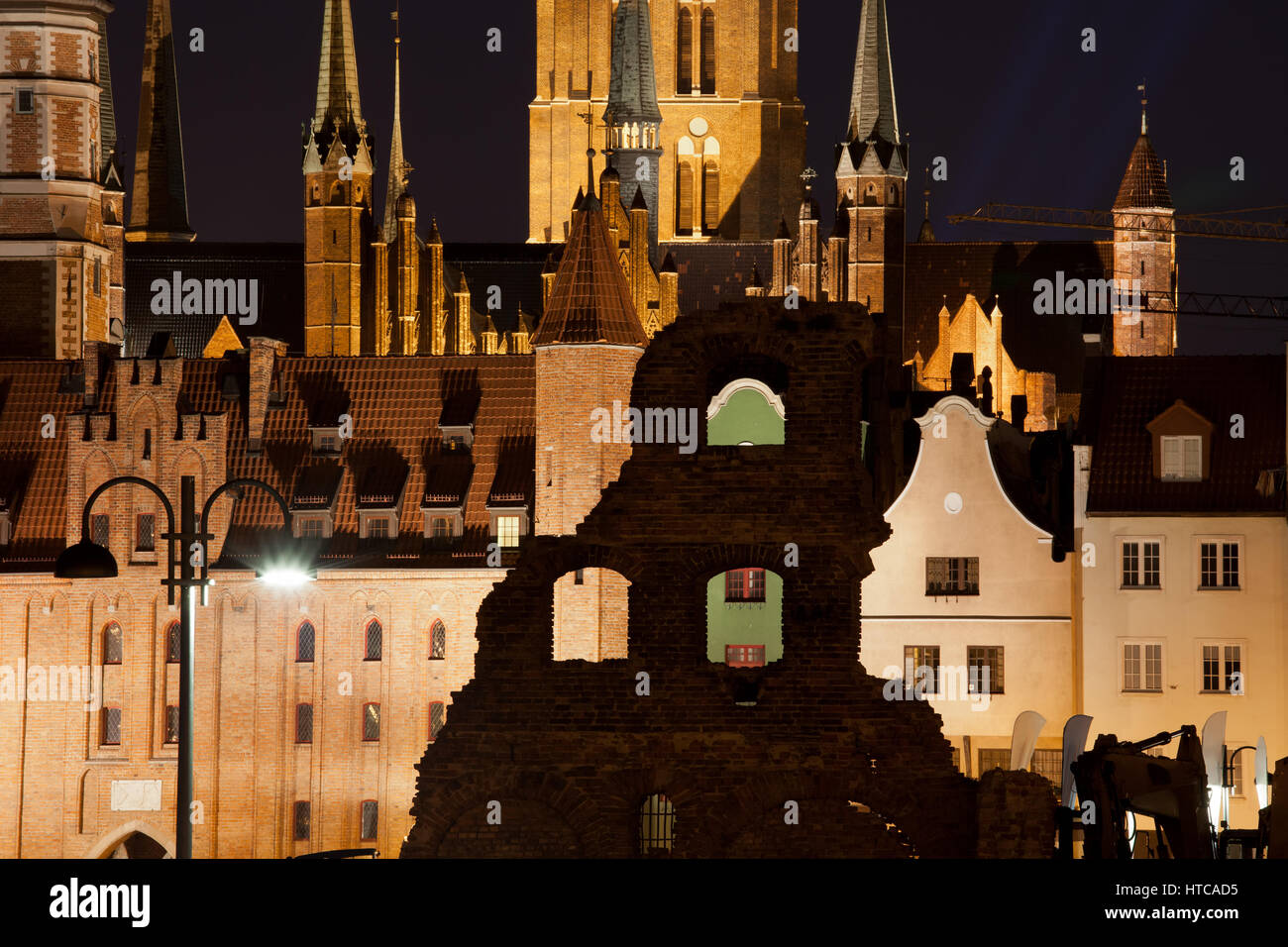 Old Town at night in city of Gdansk, Poland, historic architecture of ...