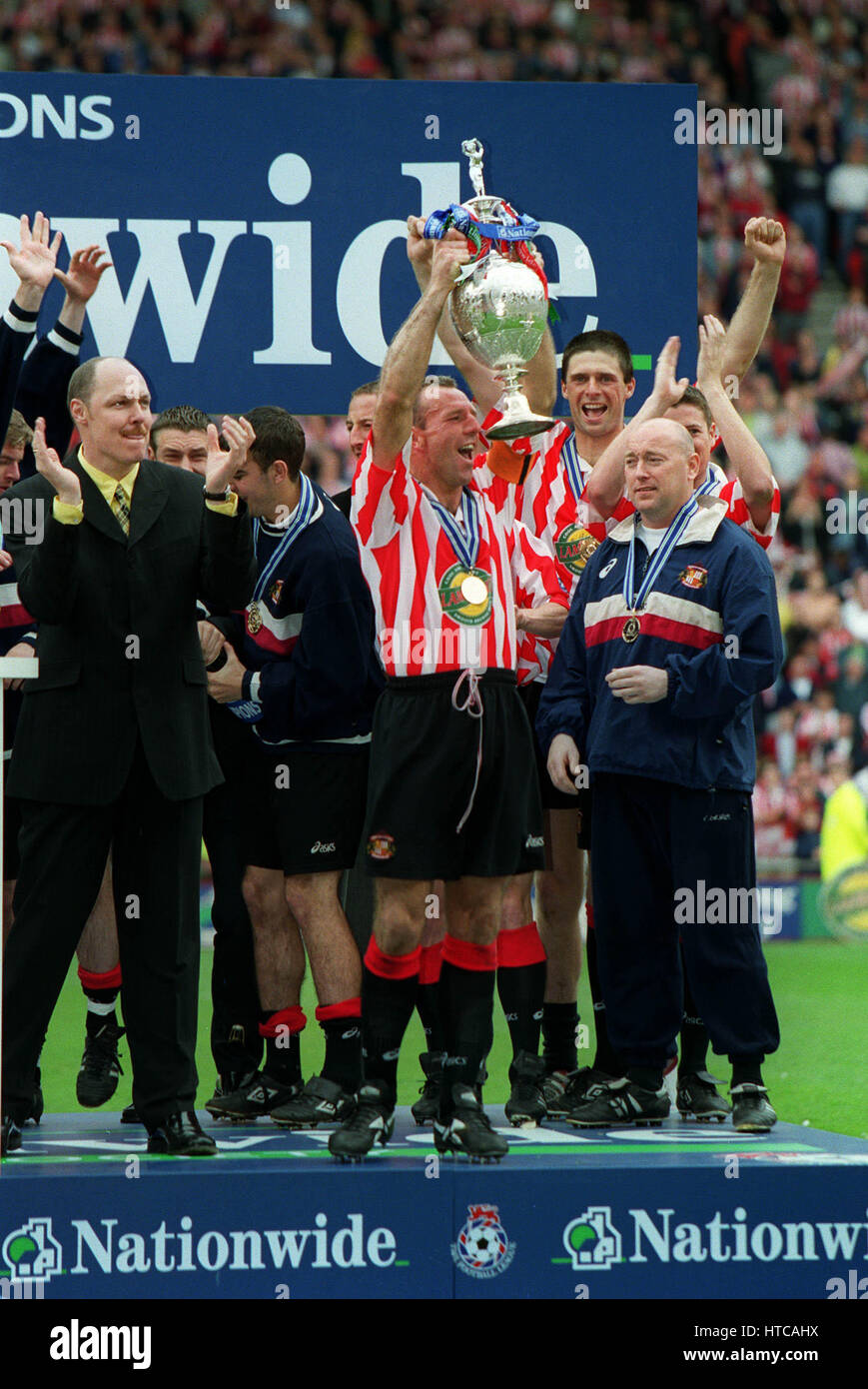 KEVIN BALL LIFTS TROPHY NATIONWIDE DIV 1 CHAMPIONS 14 May 1999 Stock ...