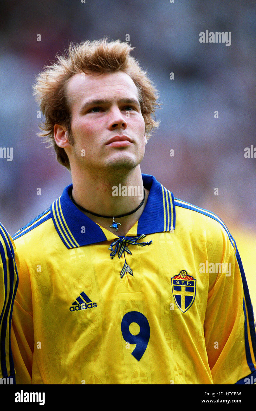 FREDRIK LJUNGBERG SWEDEN & ARSENAL FC 05 June 1999 Stock Photo - Alamy