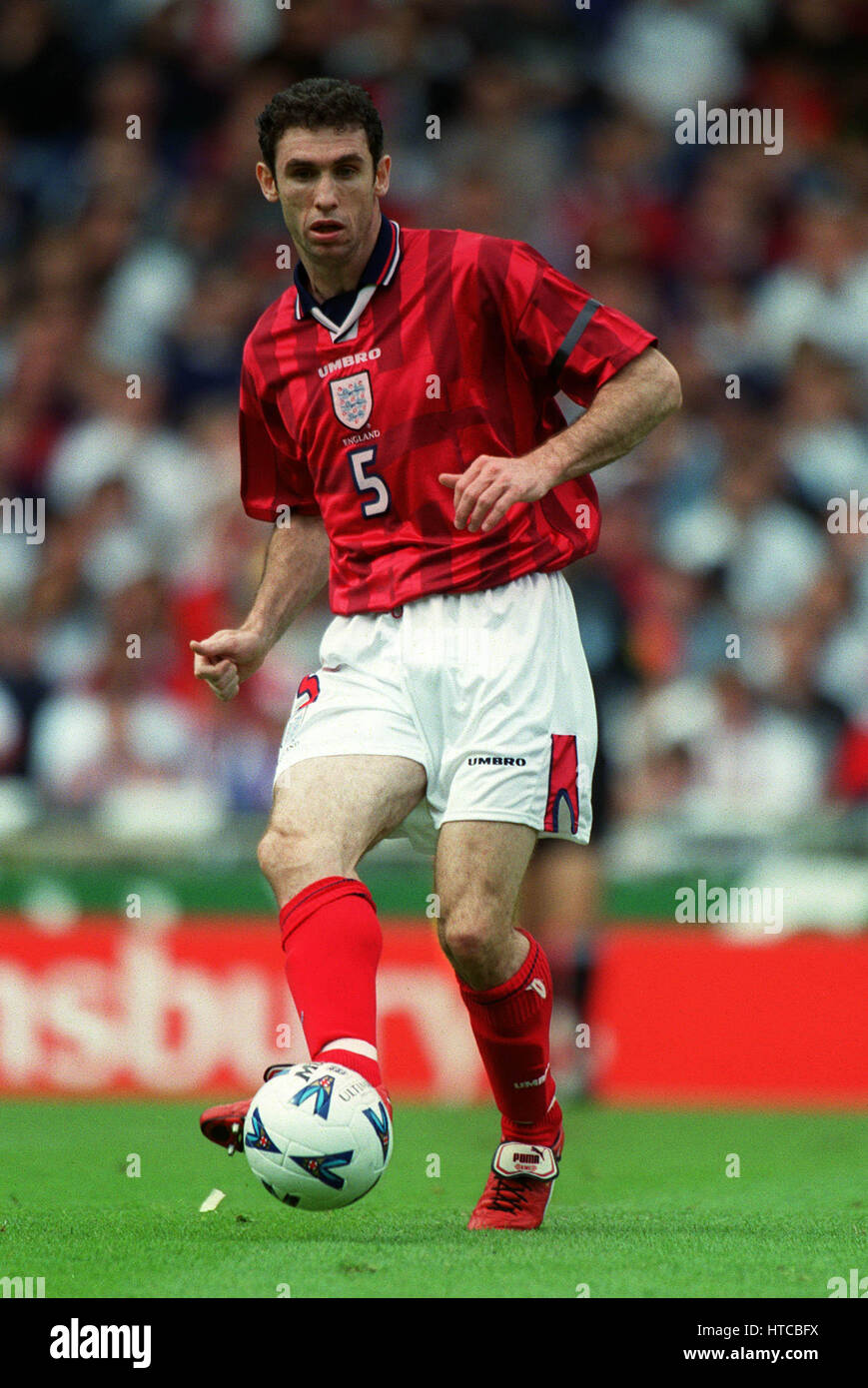 Martin keown england arsenal fc hi-res stock photography and images - Alamy