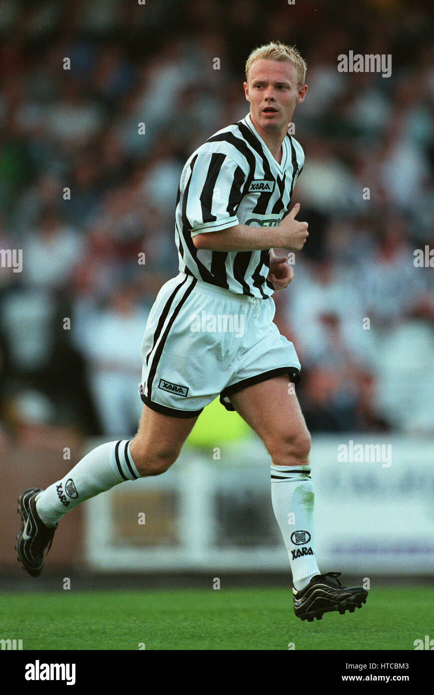 IAIN NICOLSON ST MIRREN FC 12 July 1999 Stock Photo - Alamy